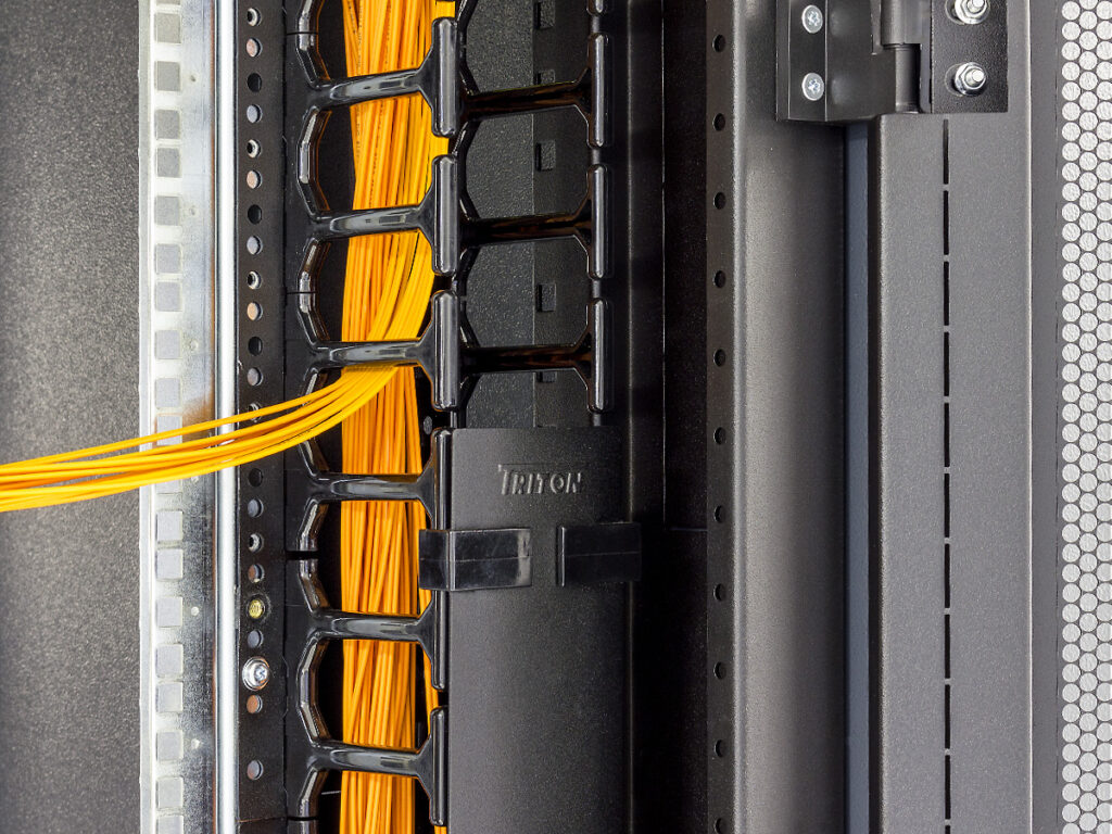 Vertical cable management system - TRITON